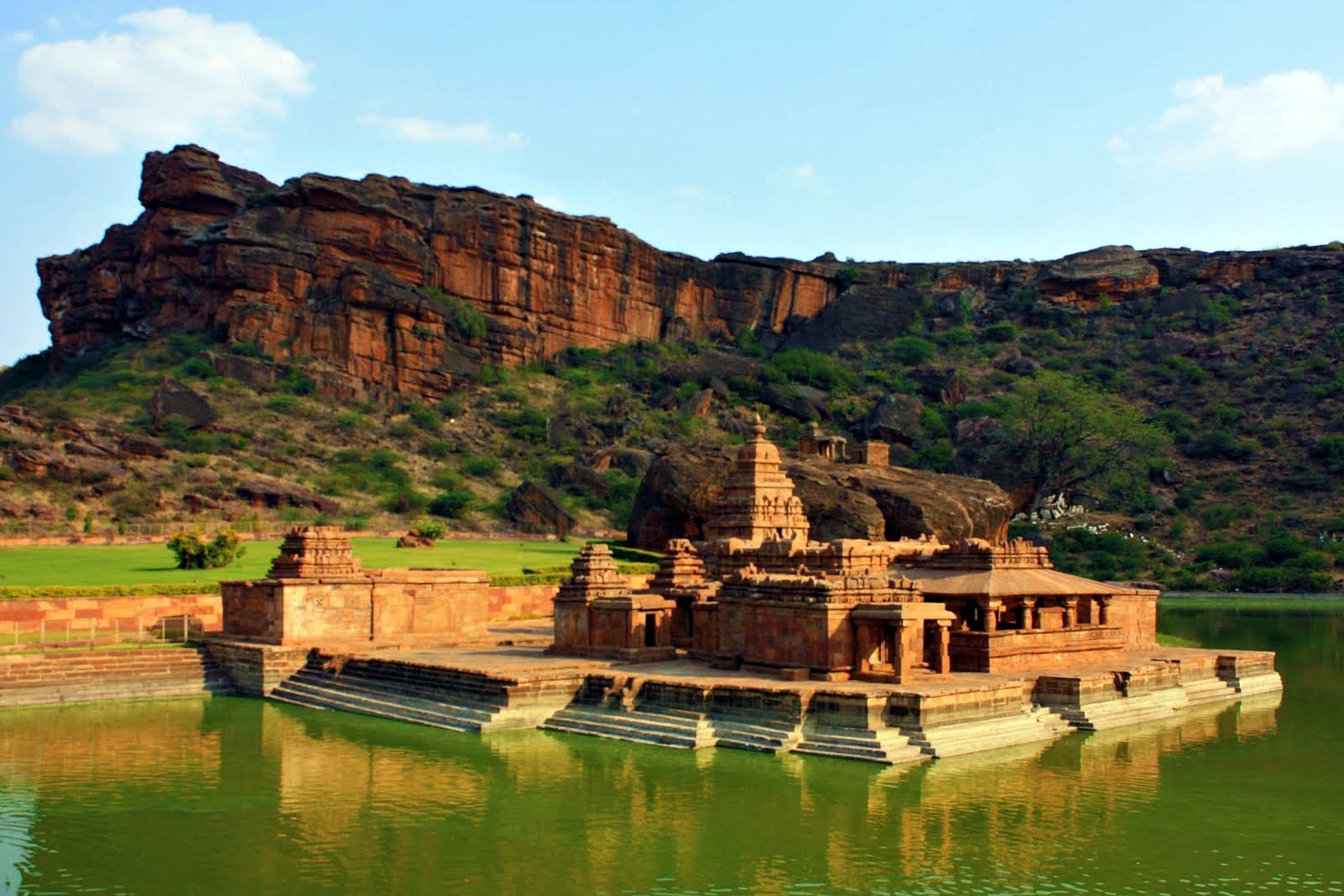 Badami Cave Temples Mesmerizing And Unforgettable Heritage Tourist badami-cave-temples-mesmerizing-and-unforgettable-heritage-tourist